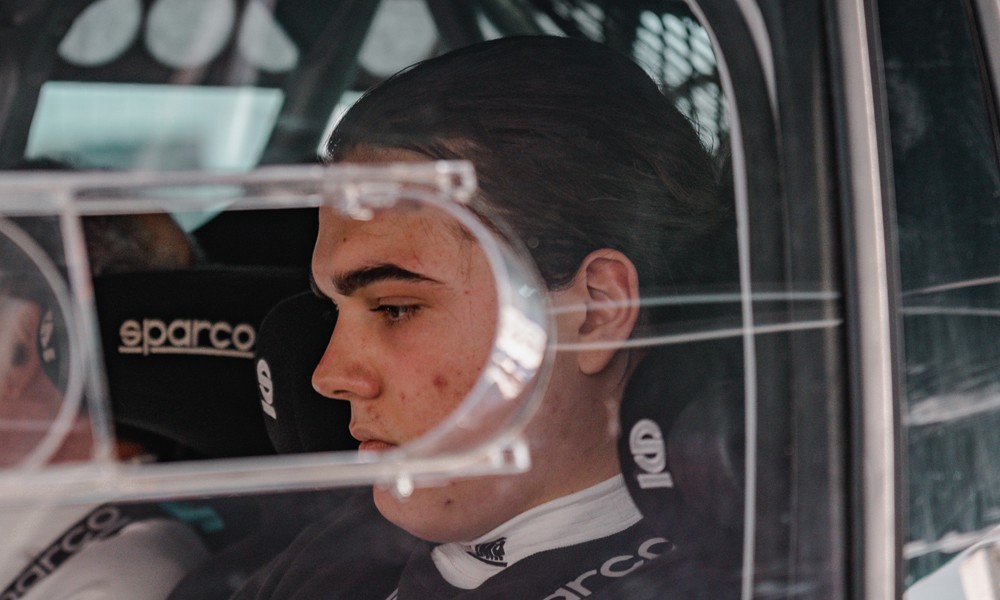 Το αγωνιστικό ντεμπούτο του Jigger Junior σε χωμάτινο ράλι - NewsAuto.gr