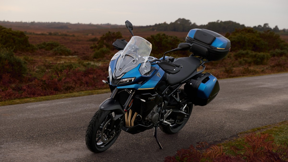 Τι επιπλέον εξοπλισμό έχει η Triumph Tiger Sport 800 Tour; (+video ...