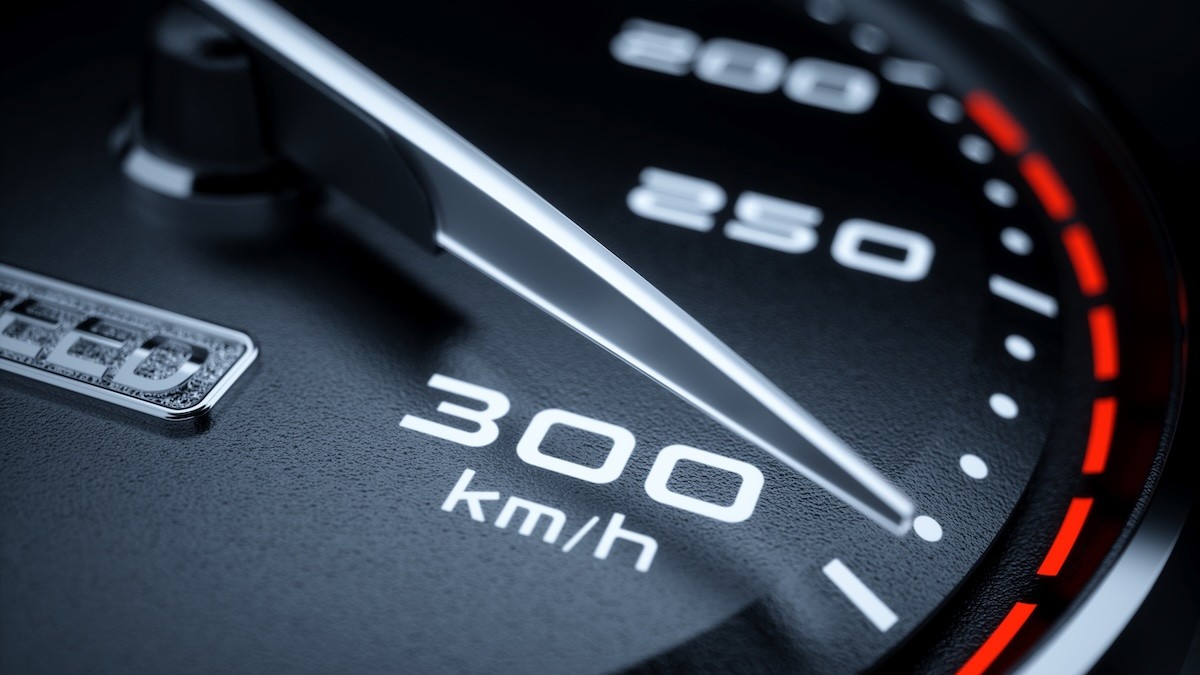 Video: 'Επιασαν τον οδηγό που πήγαινε με 304 km/h - NewsAuto.gr