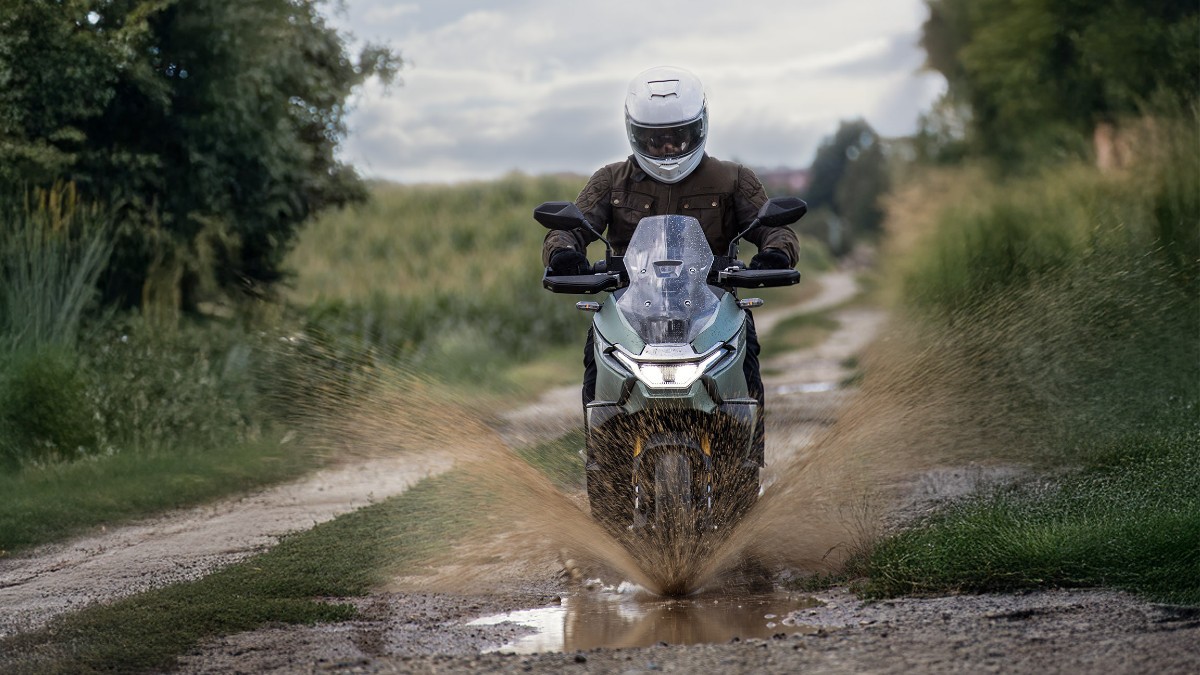 Έφτασε στην Ελλάδα το premium adventure scooter της Phelon & Moore ...